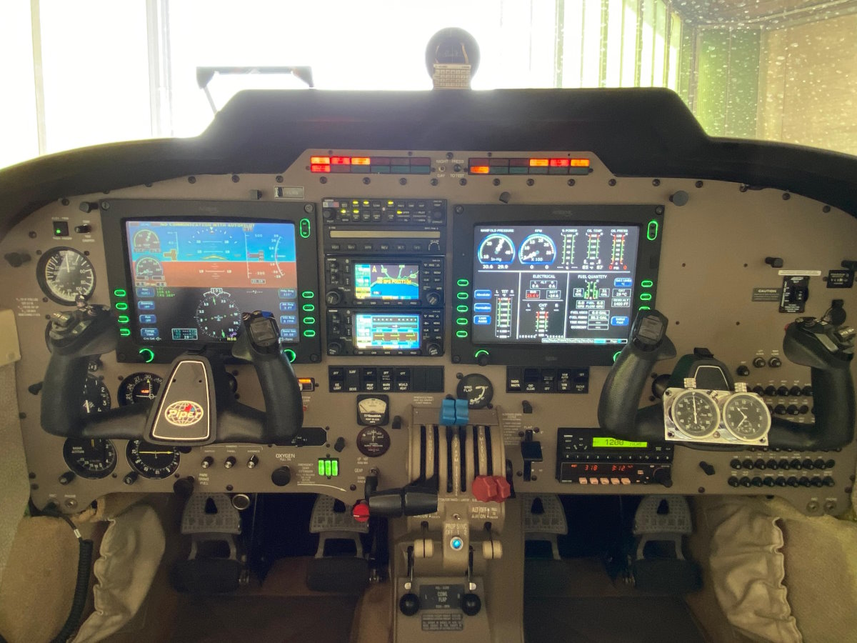 PIPER PA34/220T – SENECA V – I-VLMS - Sky Services Flight Academy ...